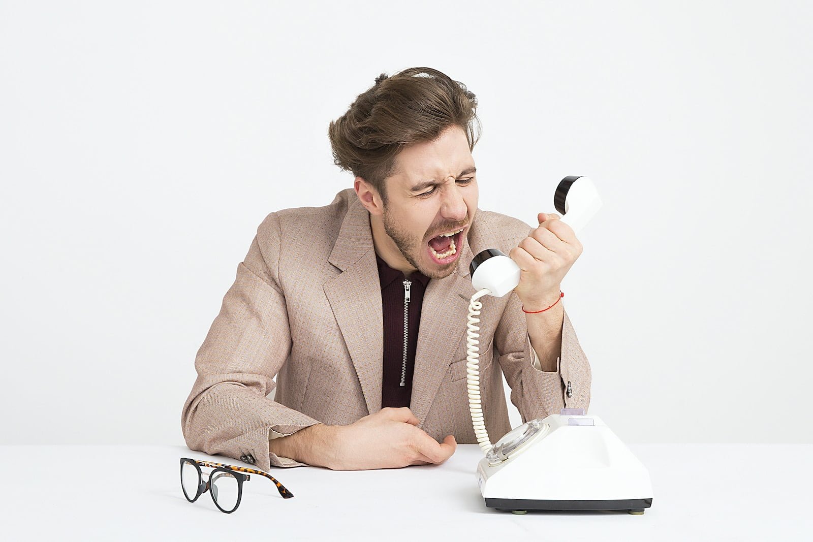 5 Effective Tips: How to Handle an Angry Customer with Ease